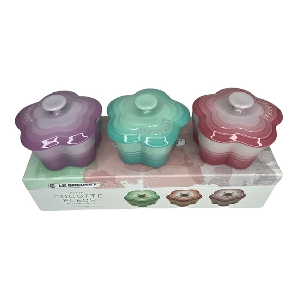 Le Creuset | Kitchen | Le Creuset Stoneware Set Of 3 Mini Flower ...